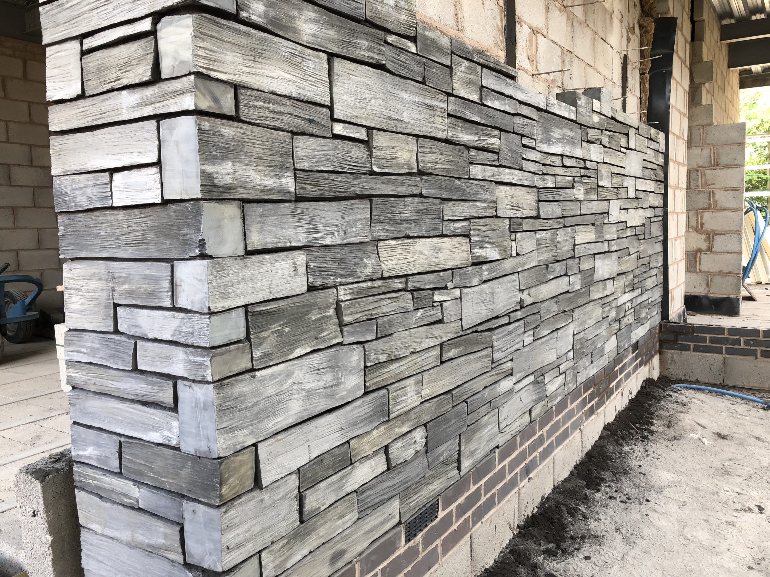 Welsh Pillared Blue Slate Walling - Per Mtr2 - UK Slate